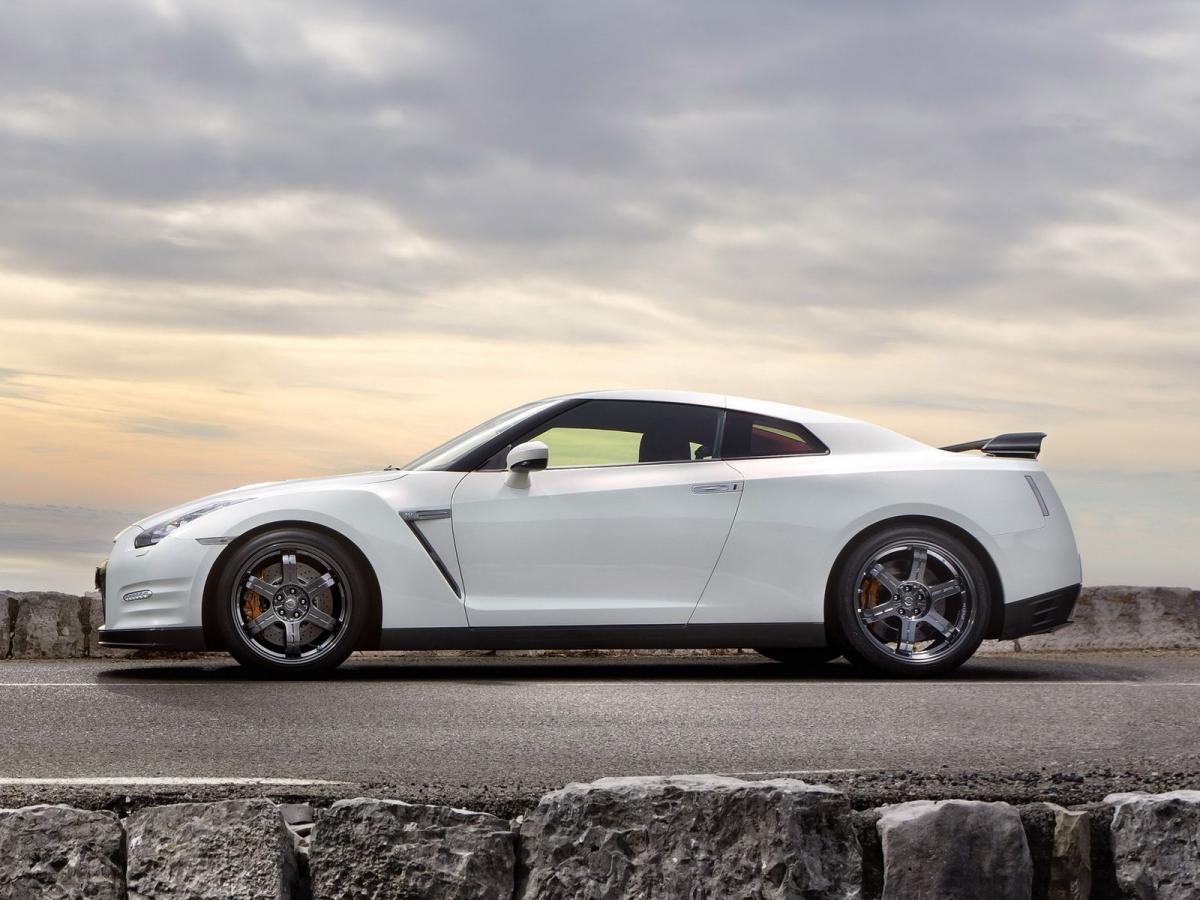 Nissan GT-R technical specifications and fuel economy